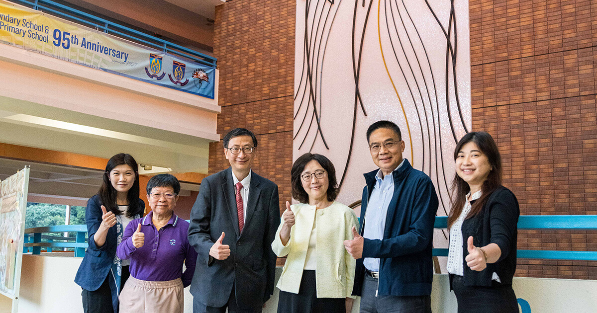 Professor John Lee Interviewed Celebrities to Collect Educational ...